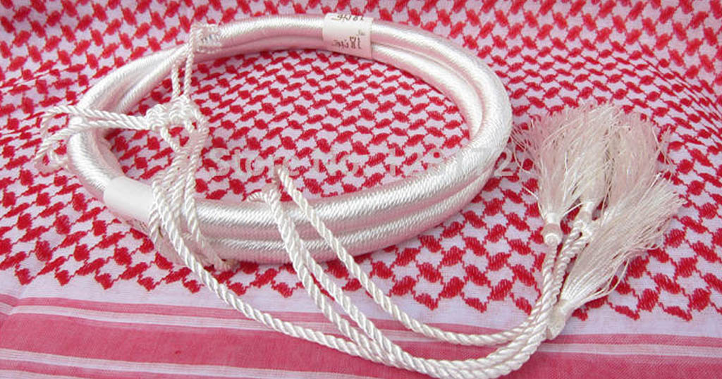 Traditional Dress of UAE | Emirati Dress for Men and Women