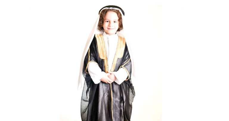 Traditional Dress of UAE | Emirati Dress for Men and Women